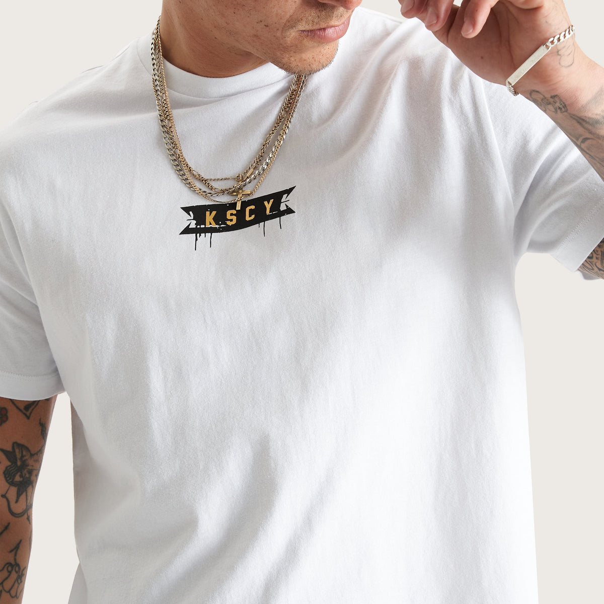 Kiss Chacey Dark Vamp Curved Tee in White